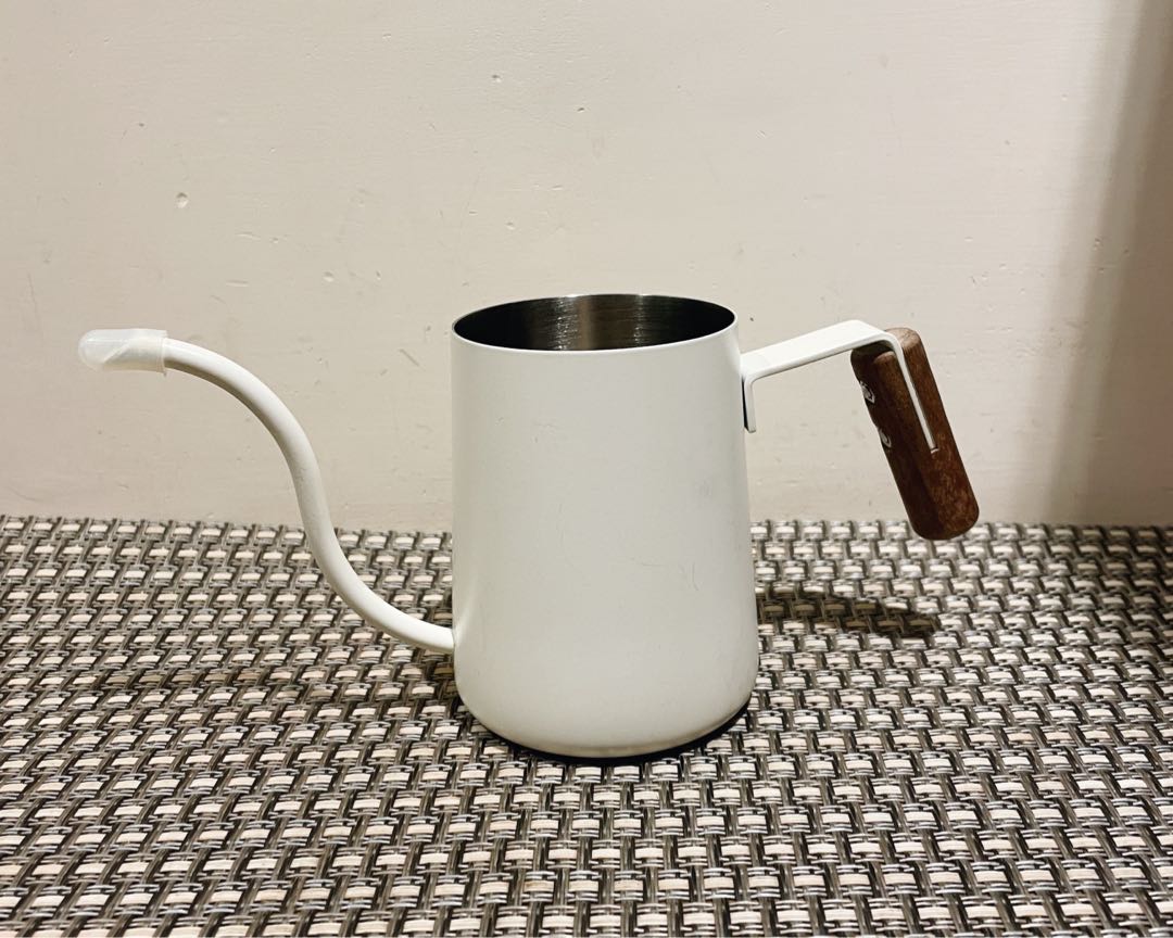 手沖壼 - Taiwan Minos Drip Pot 300ml, 傢俬＆家居, 廚具和餐具, 茶具配件 - Carousell