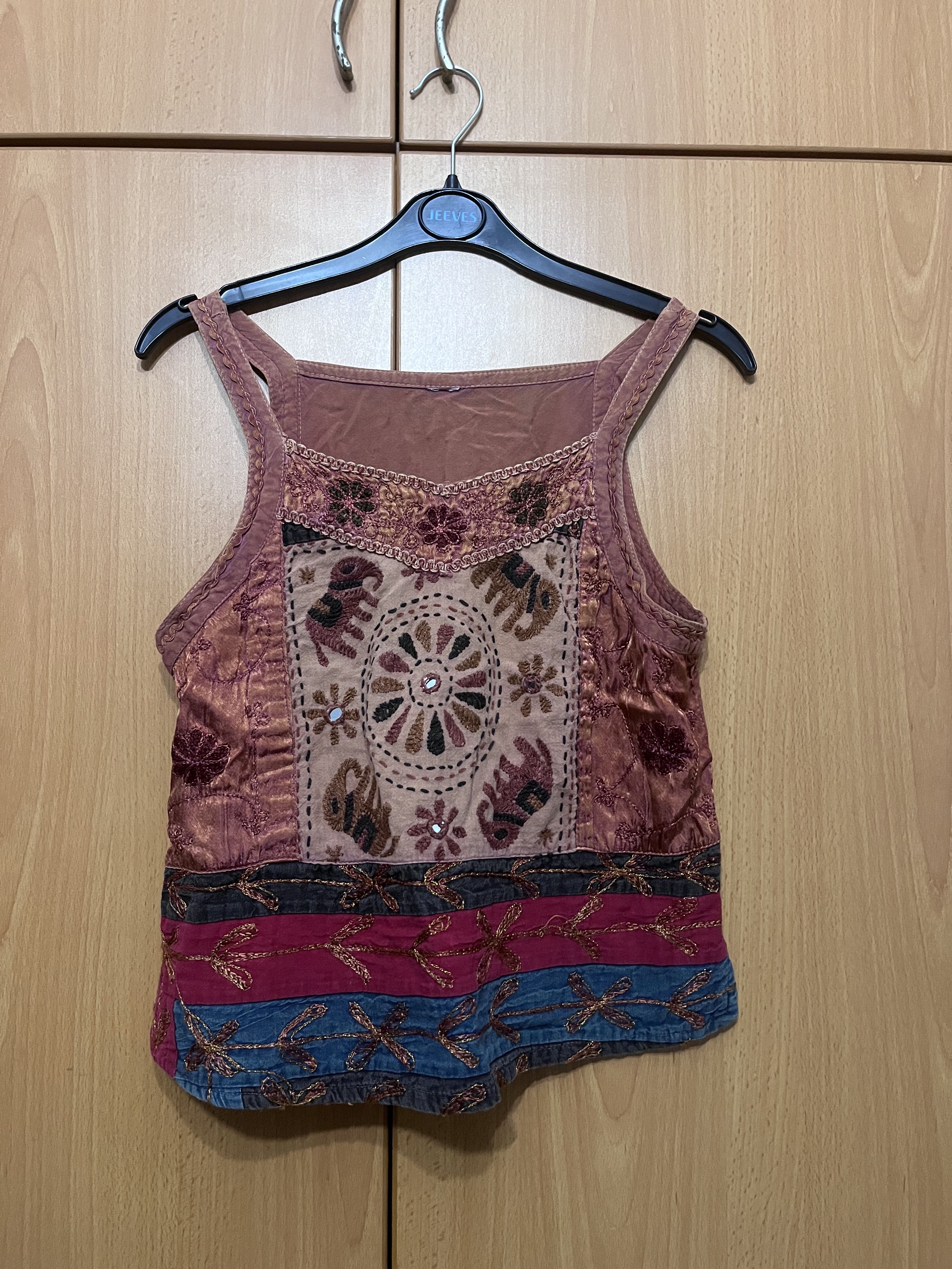 thrifted top, Women's Fashion, Tops, Sleeveless on Carousell