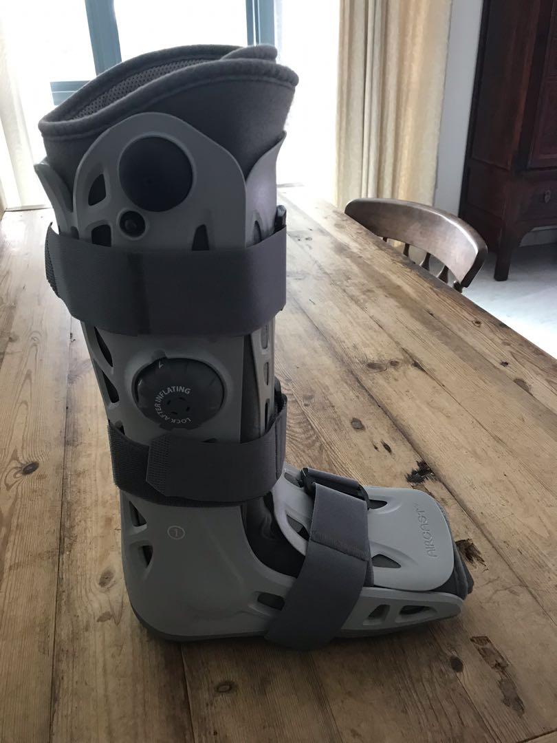 Aircast Orthopaedic Boot ( Medium), Health & Nutrition, Assistive ...