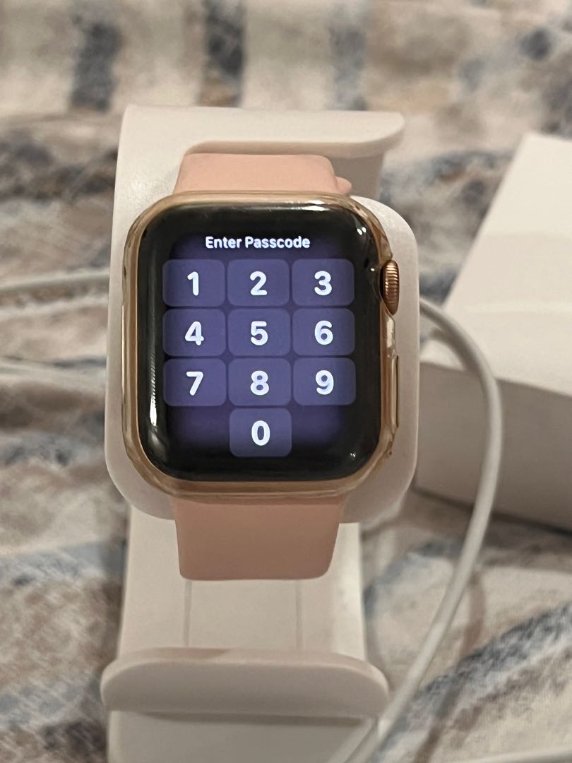 Apple Watch SE 40mm Gold with Pink Sand Sport Band, Mobile Phones ...