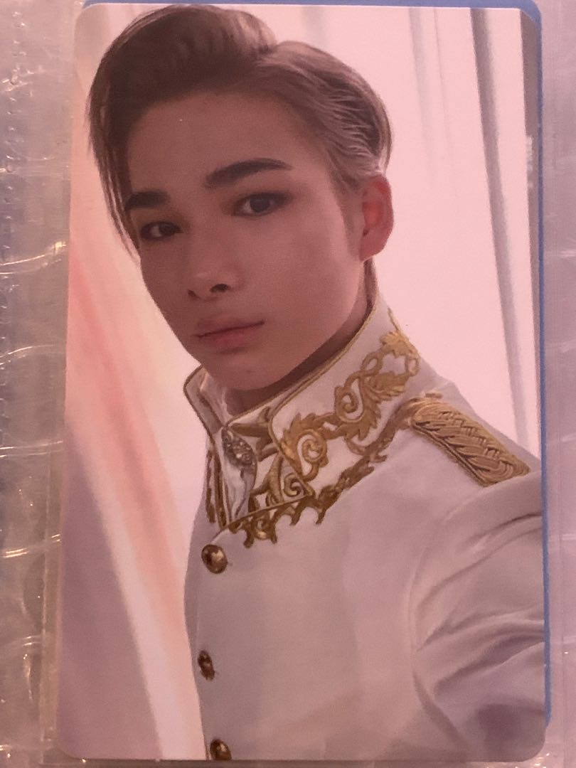 Enhypen niki up border carnival selca pc photocard, Hobbies & Toys ...