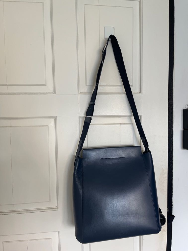 Everlane form bag, Women's Fashion, Bags & Wallets, Cross-body Bags on ...