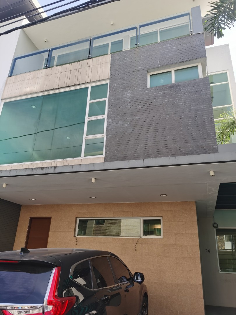 Modern House For Rent Mahogany Place 2 Acacia Estate Taguig City ...