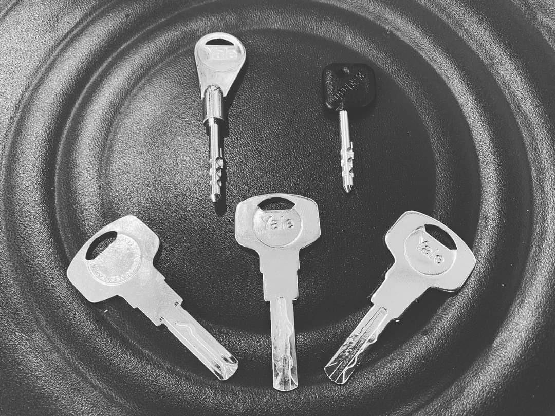 YALE and KABA e-flash digital door lock emergency keys., Everything ...