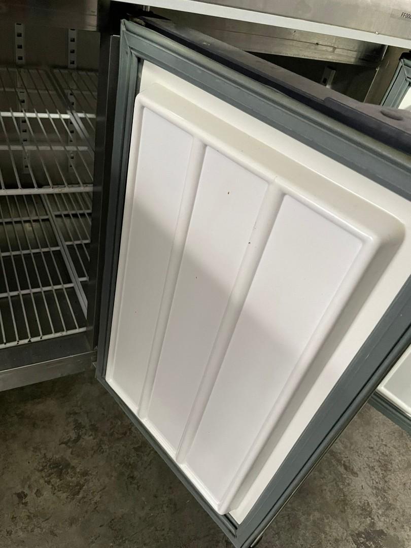 3 Door Under Counter Chiller Rack w/2 Tier - Commercial Kitchen ...
