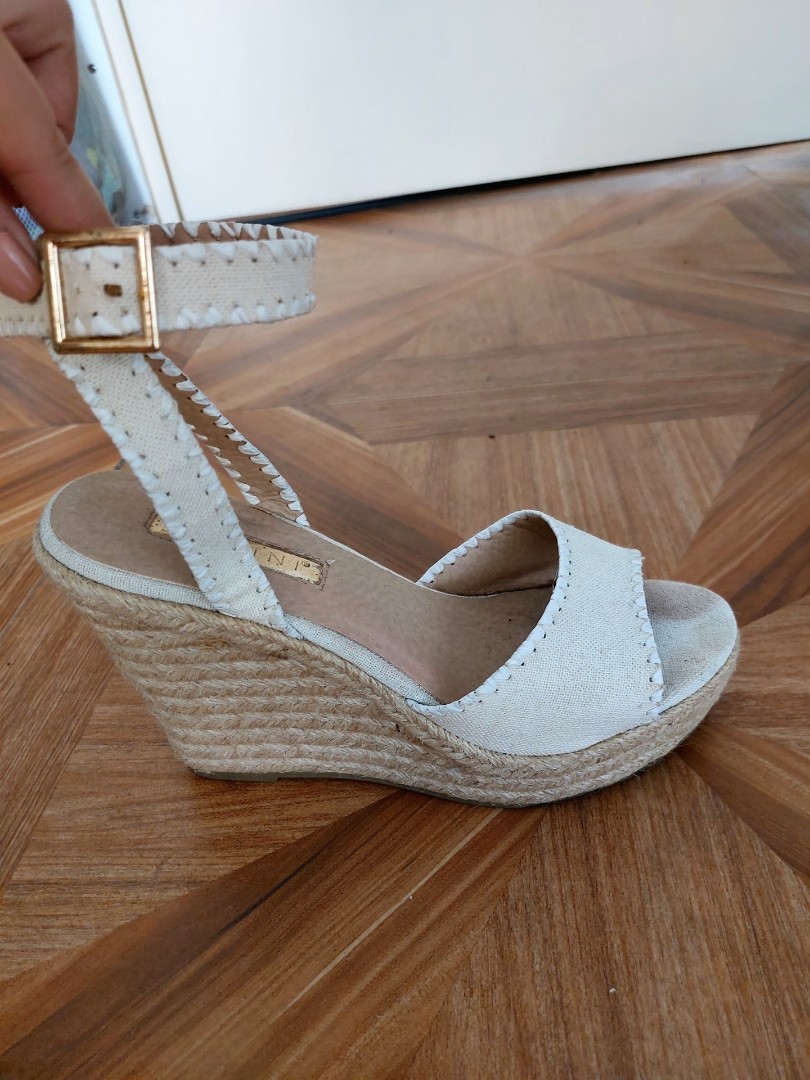 Billini white wedge, Women's Fashion, Footwear, Heels on Carousell