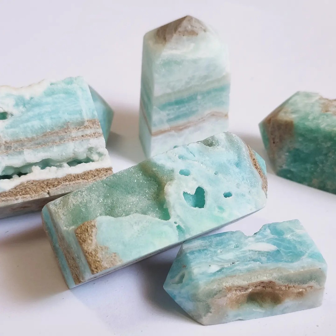 Hemimorphite Tower, Furniture & Home Living, Home Decor, Vases ...