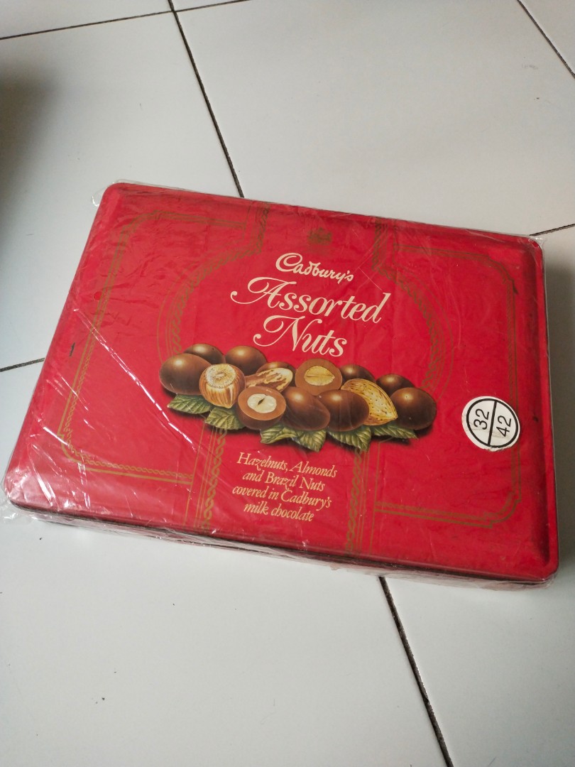 Vintage Cadbury's milk chocolate box (1990), Hobbies & Toys ...