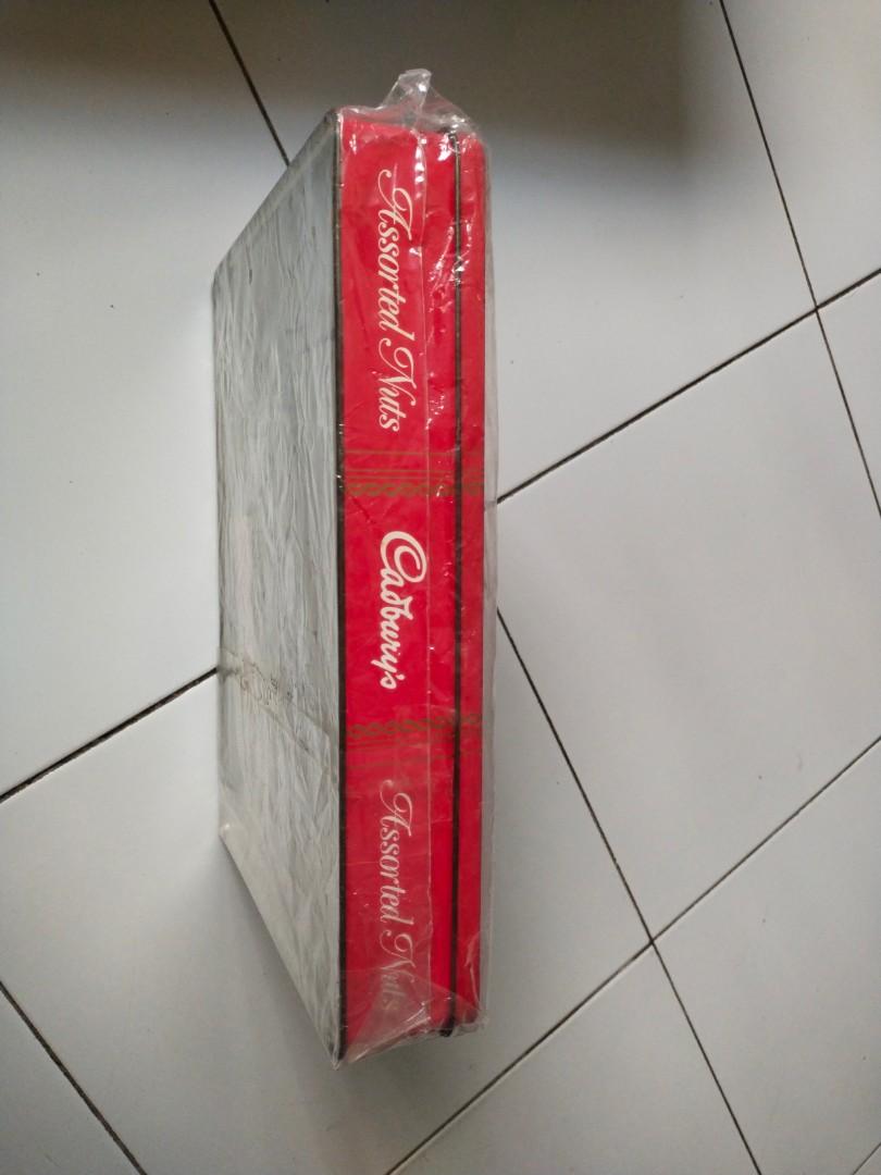Vintage Cadbury's milk chocolate box (1990), Hobbies & Toys ...