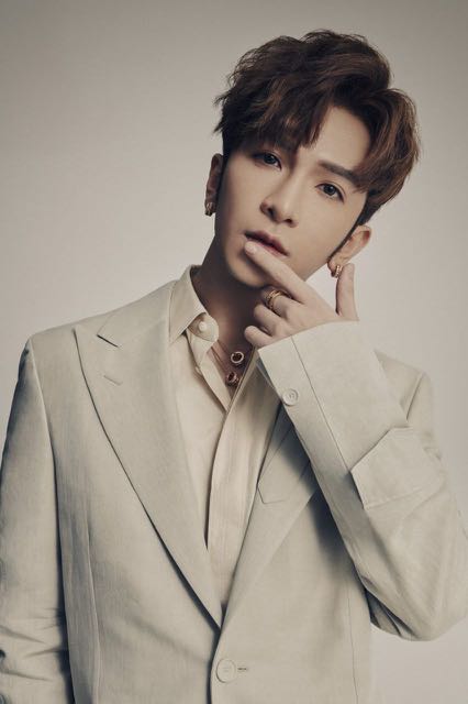 代購Anson Lo 封面 Men’s Folio Singapore, 興趣及遊戲, 書本 & 文具, 雜誌 - Carousell