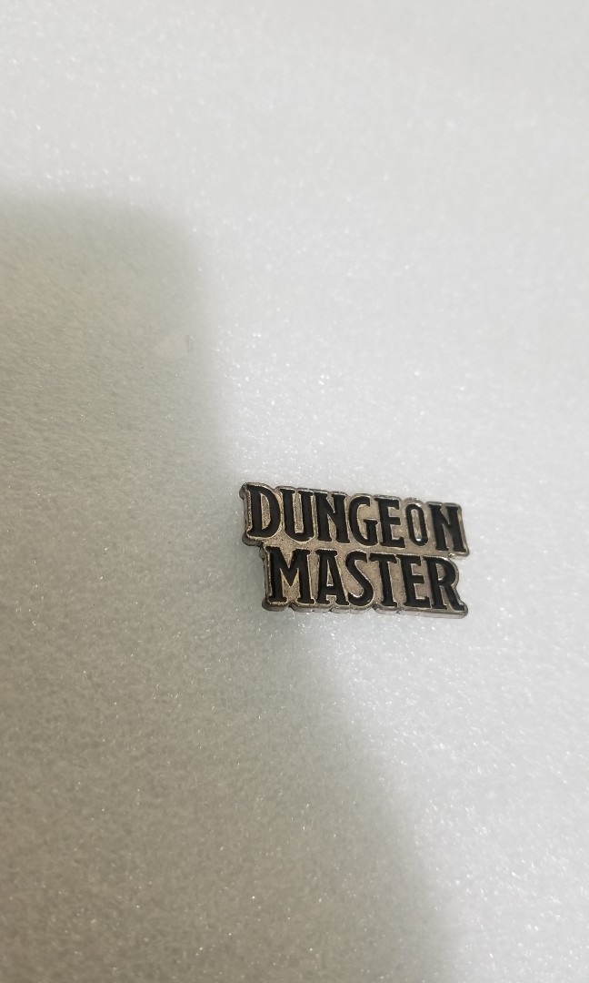 DUNGEON MASTER LOGO ENAMEL PIN BADGE, 興趣及遊戲, 收藏品及紀念品, 古董收藏 - Carousell