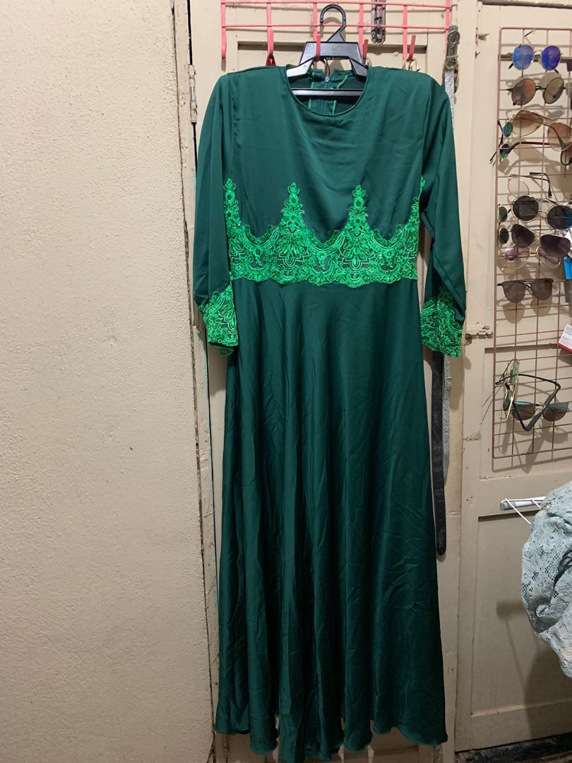 Emerald Green Flowy Dress Raya Wedding Tunang Dinner, Women's Fashion ...