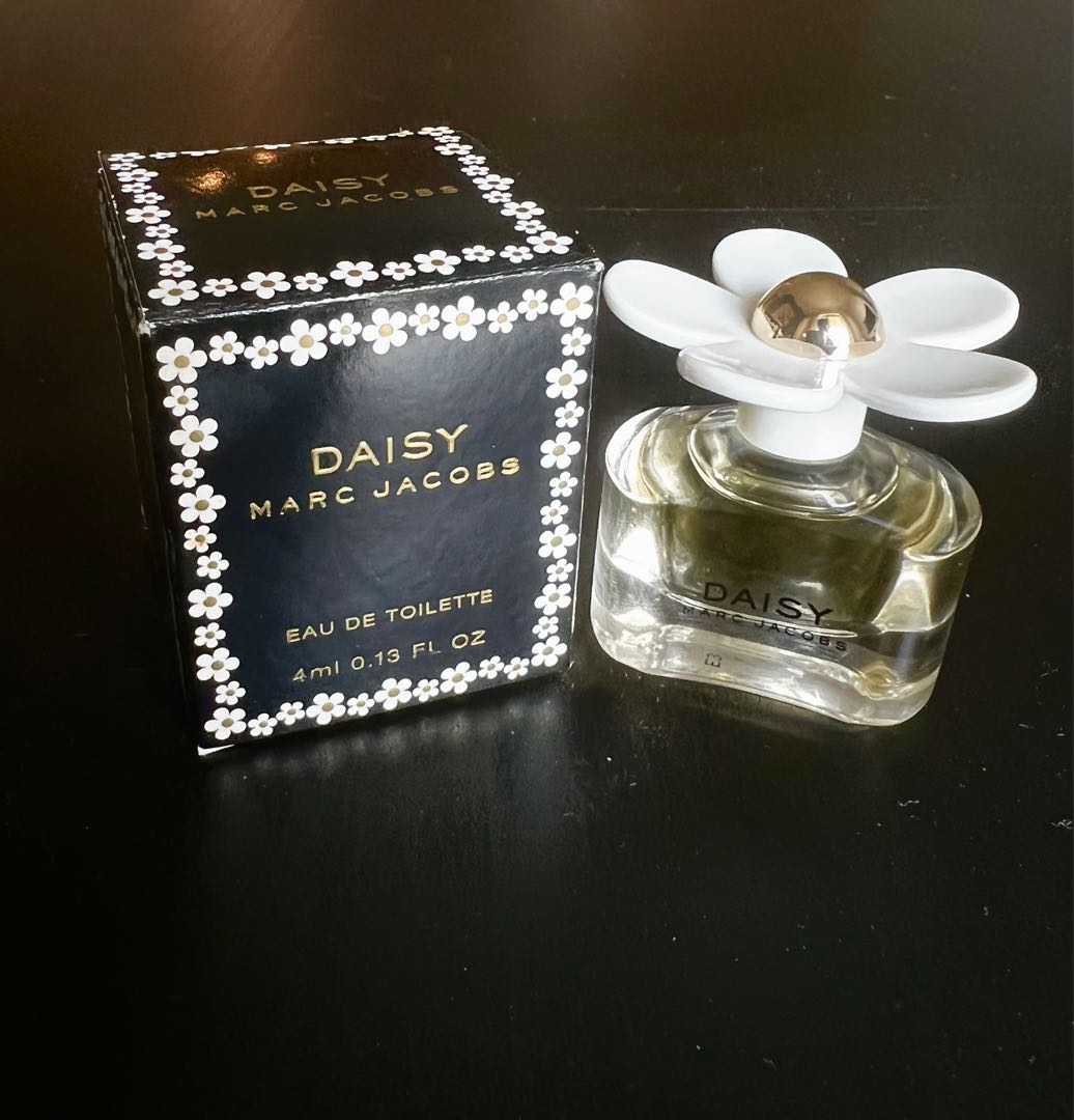 Marc Jacobs DAISY miniature perfume 4ml EDT, Beauty & Personal Care ...