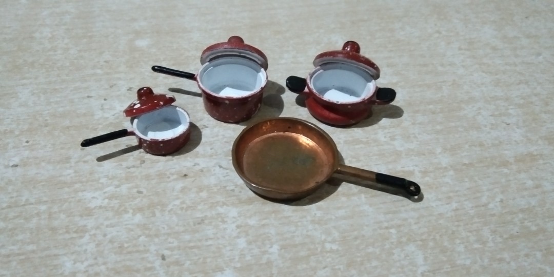 Miniature cook pots and pan, Hobbies & Toys, Toys & Games on Carousell