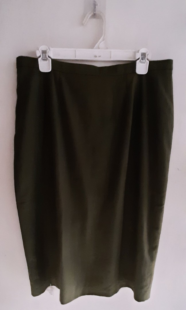 Rok warna army jumbo, Fesyen Wanita, Pakaian Wanita, Gaun & Rok di ...