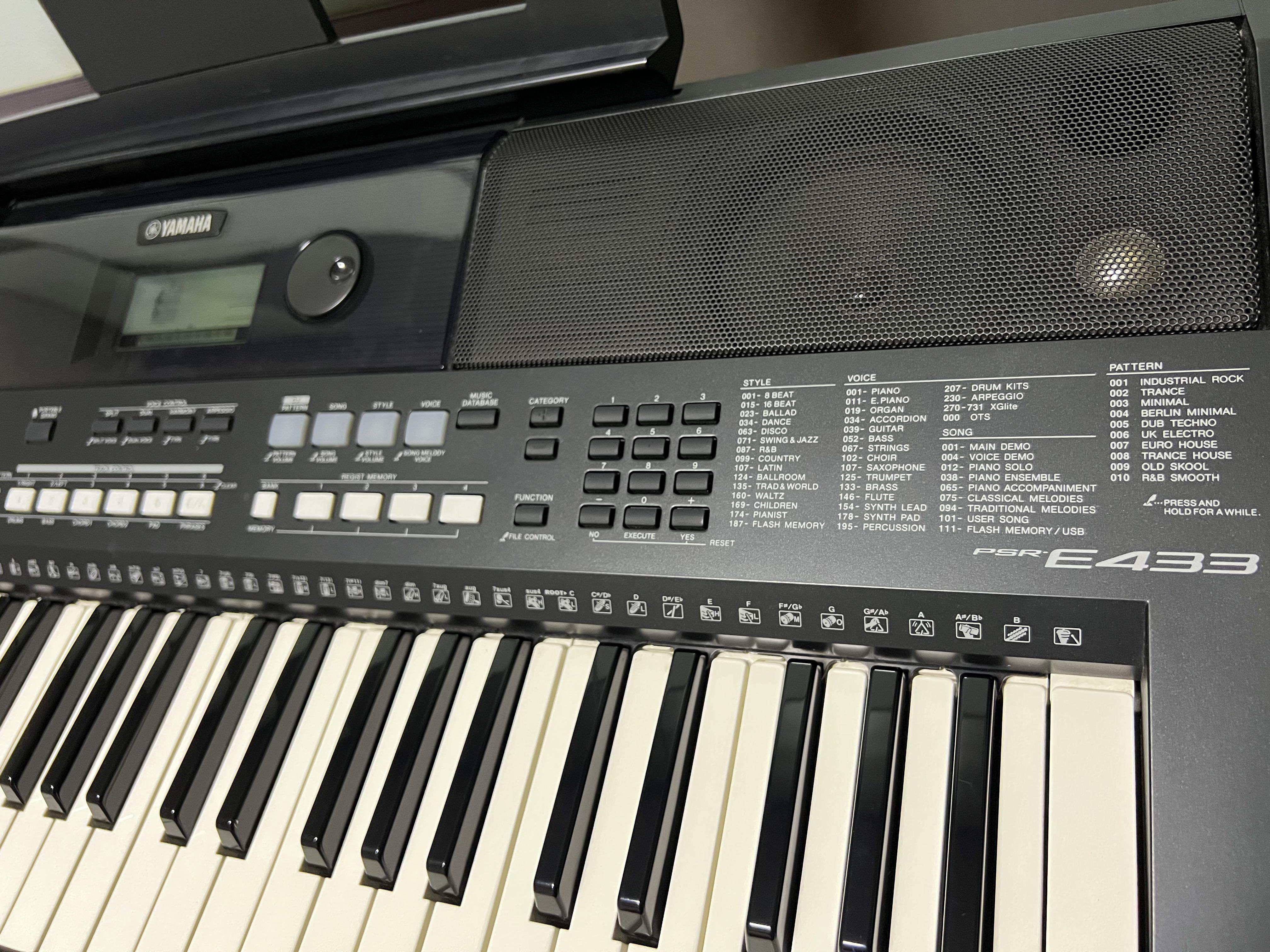 Yamaha PSR 433 keyboard, Hobbies & Toys, Music & Media, Musical ...