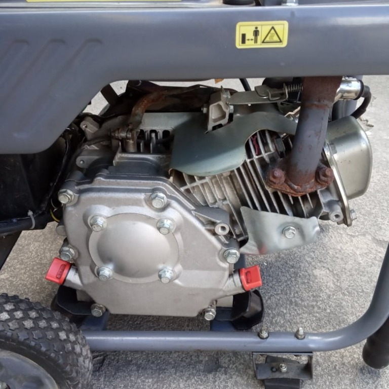 2500W OZITO PETROL INVERTER GENERATOR, Commercial & Industrial ...