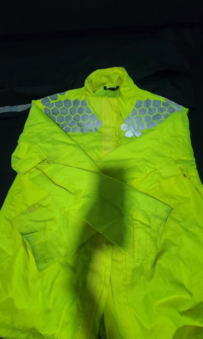 3M scotchlite Raincoat XL, Motorcycles, Motorcycle Accessories on Carousell