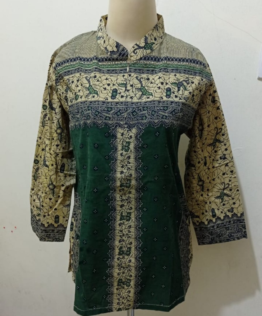 Batik Hijau, Fesyen Wanita, Pakaian Wanita, Atasan di Carousell