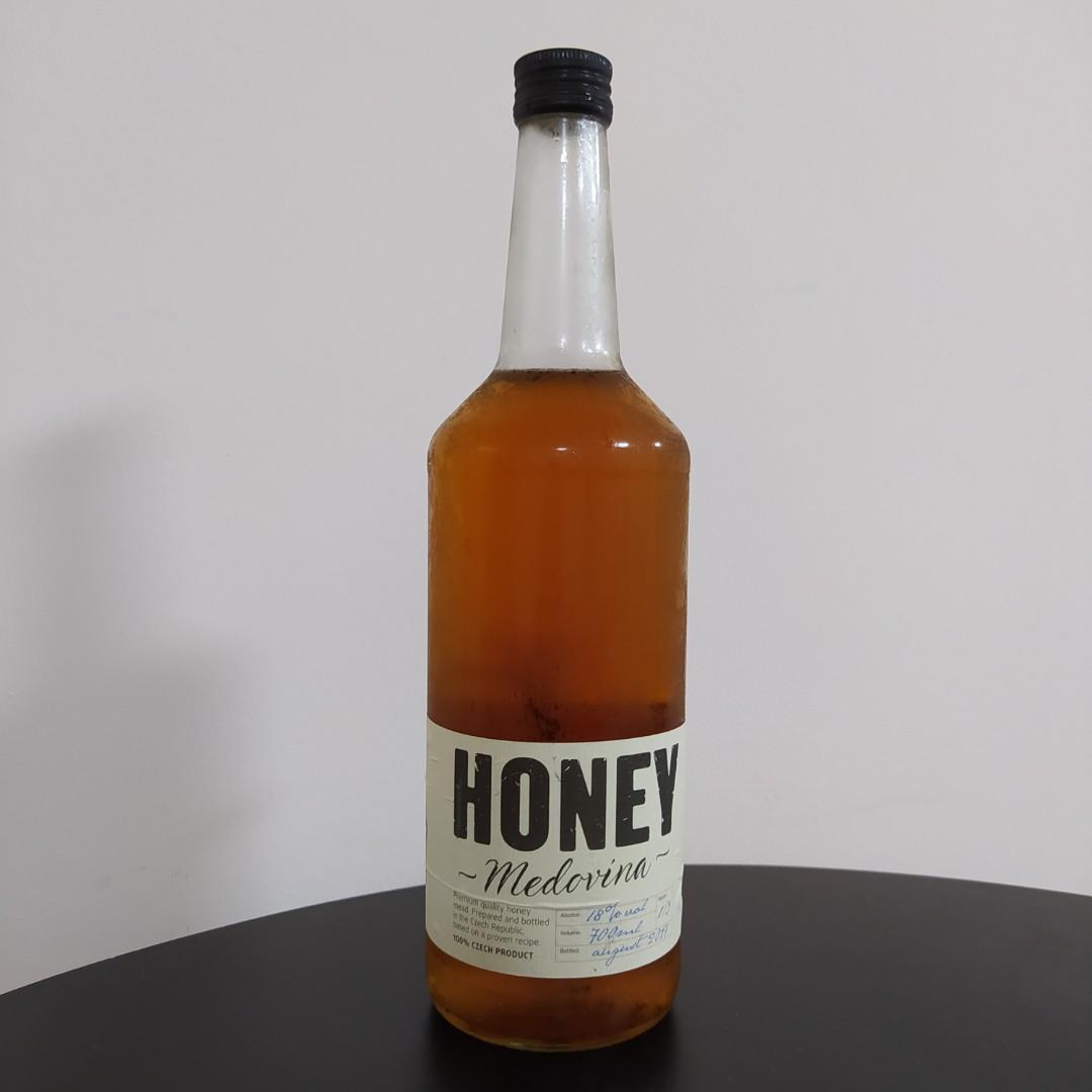 Czech Honey Mead Liqueur (Medovina), Food & Drinks, Alcoholic Beverages ...