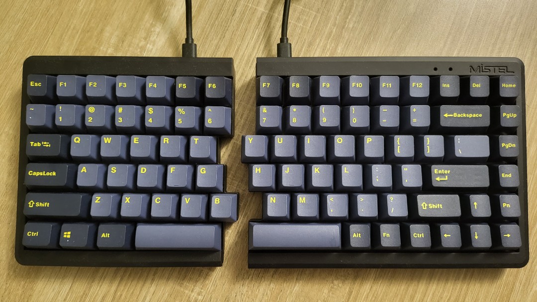 Mistel Barocco RGB Wireless Bluetooth Split Mechanical Keyboard with ...