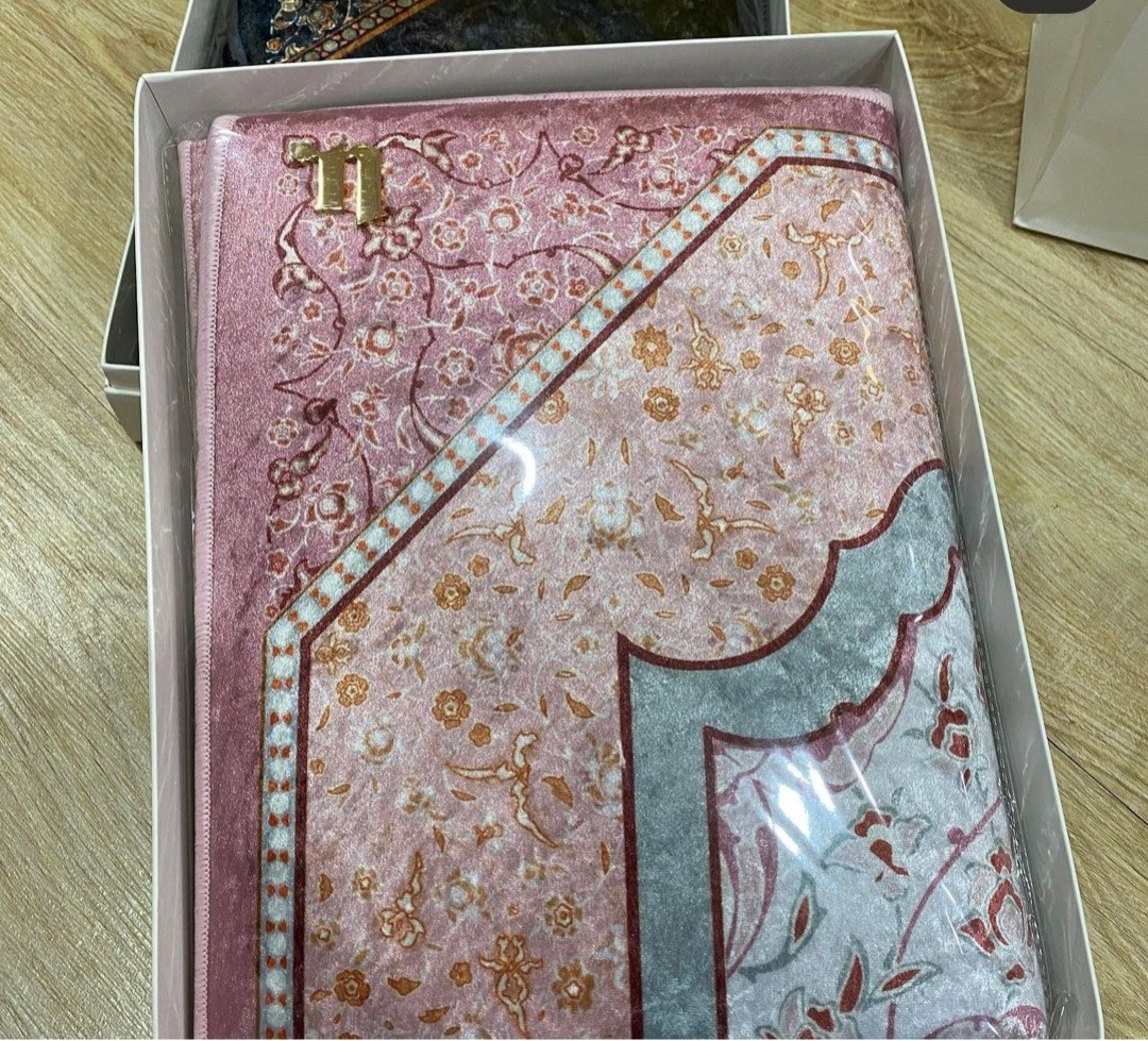 Neelofa Sejadah Selema in Pink, Women's Fashion, Muslimah Fashion ...