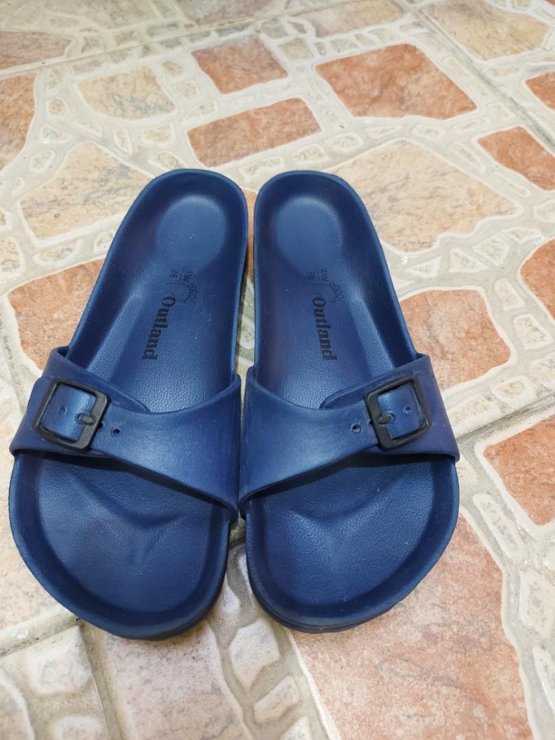 Outland Slides, Women's Fashion, Footwear, Slippers and slides on Carousell