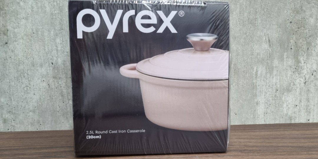 Pyrex 2.5l Round Cast Iron Casserole (BNIB), Furniture & Home Living ...