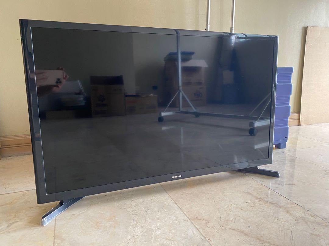 Samsung 32" HD Flat Smart TV (J4303 Series 4), TV & Home Appliances, TV ...