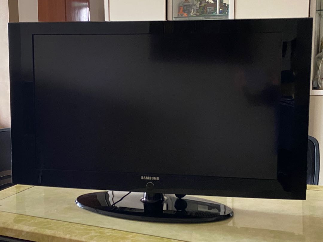 Samsung 40in TV, TV & Home Appliances, TV & Entertainment, TV on Carousell