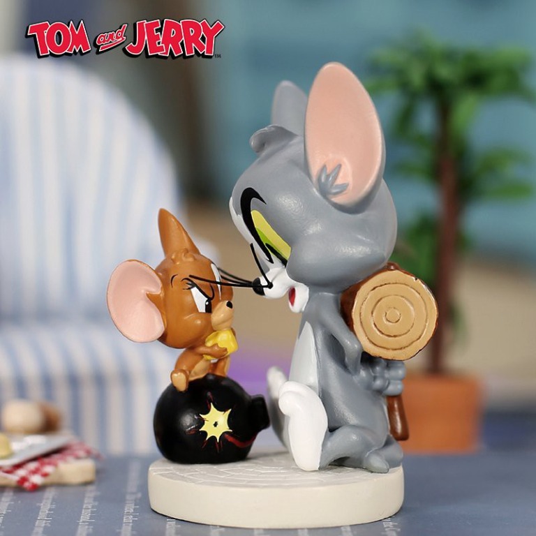 Enesco Tom and Jerry Surprise Box Figurine Series 2.5 inches, Hobbies ...