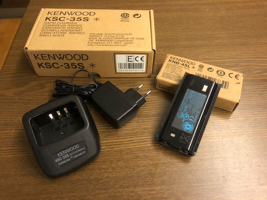 Kenwood KSC-35S charger & KNB-45L li-on battery, Mobile Phones ...