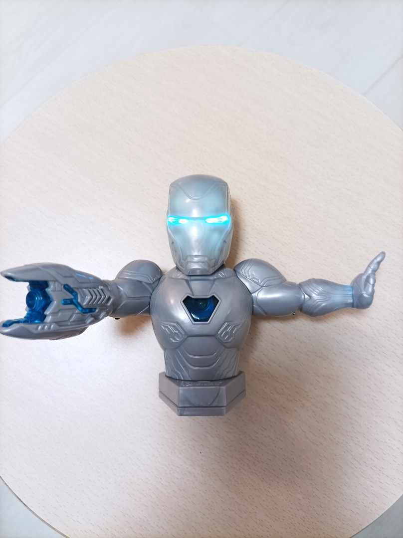 Marvel Avengers Infinity war Ironman flashlight 組立式 別色 半胸像 扭蛋 頭，胸，兩手 4款 ...