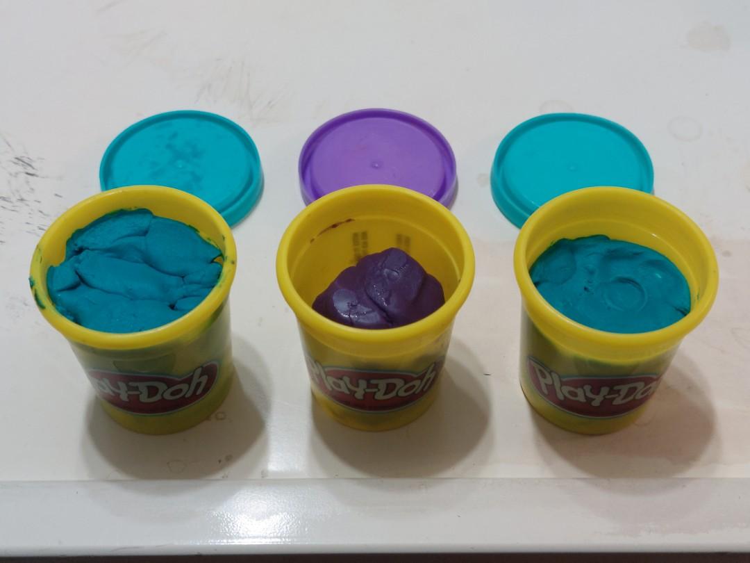 Play-Doh Monsters University friends Scare Chair playset Hair Salon Cut ...