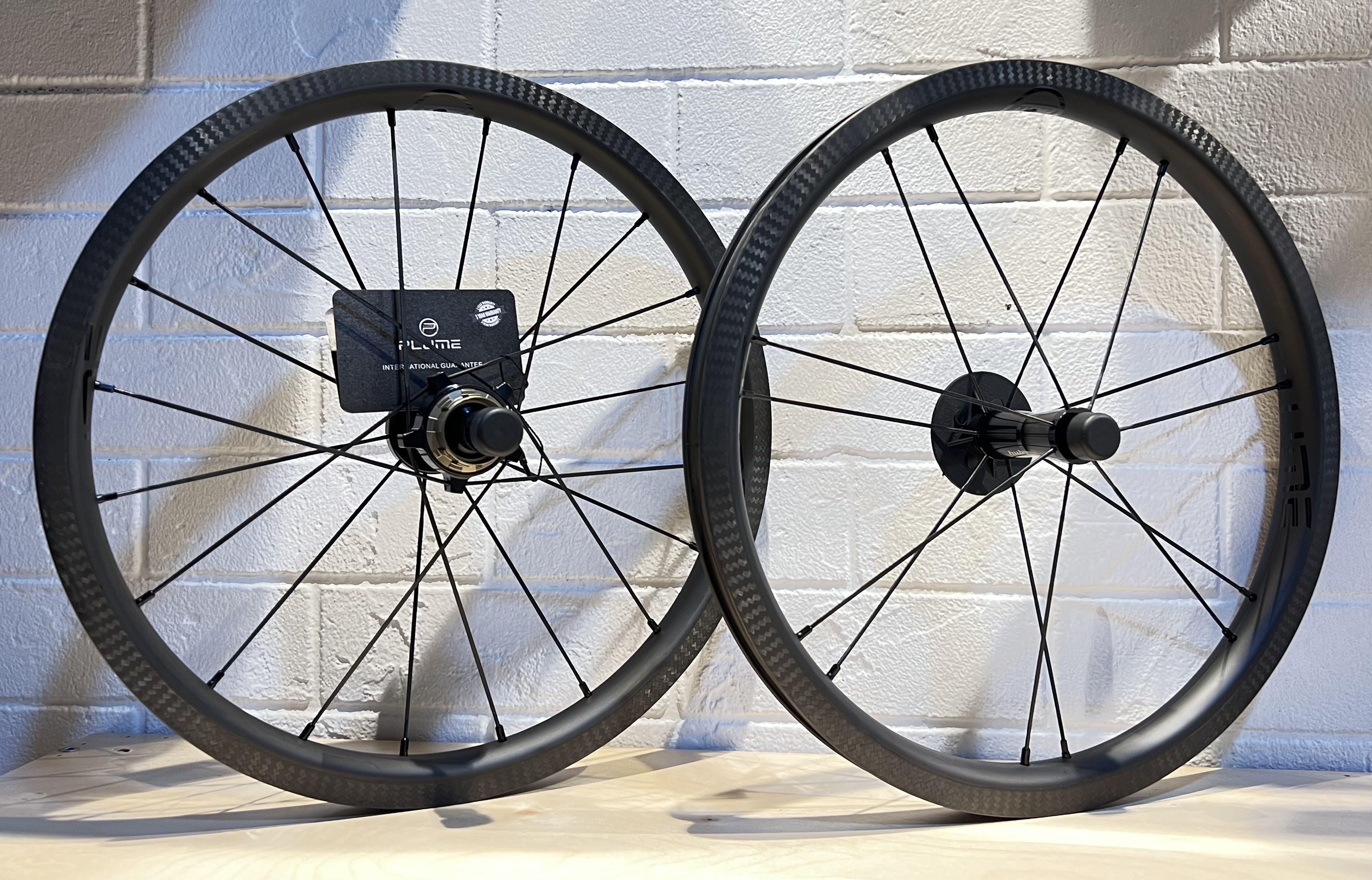 SMC Plume carbon wheelset , Sports Equipment, Bicycles & Parts ...