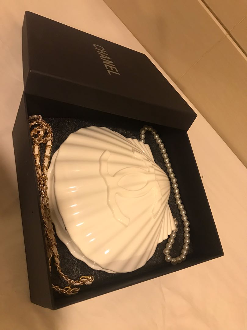 Chanel Shell Bag/Clutch, 女裝, 手袋及銀包, 單肩包 - Carousell