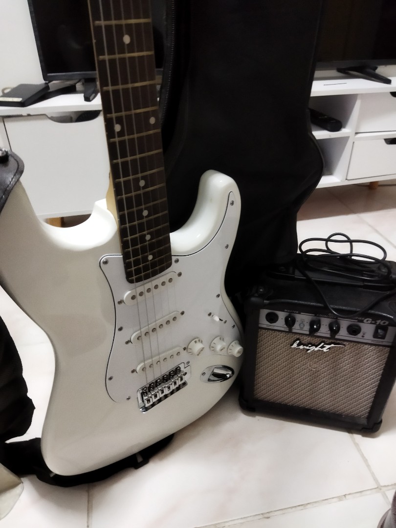 DAVIS Electric Guitar and Amplifier, Hobbies & Toys, Music & Media ...