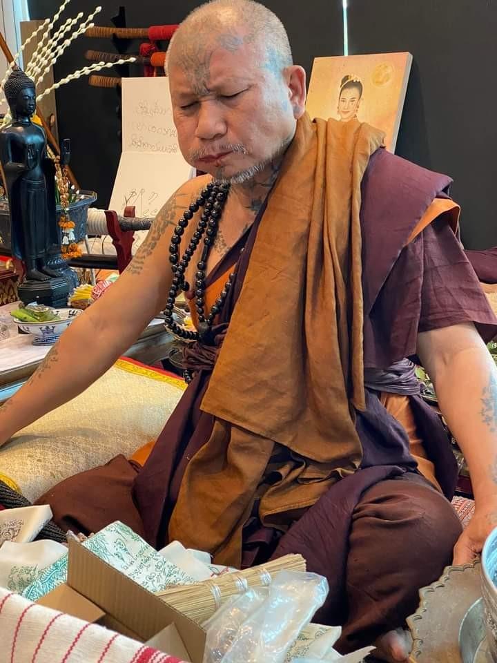 Ready stock Lp Udomsap TaoWessuwan power 1st generation Wat Banjan, Hobbies & Toys, Memorabilia ...