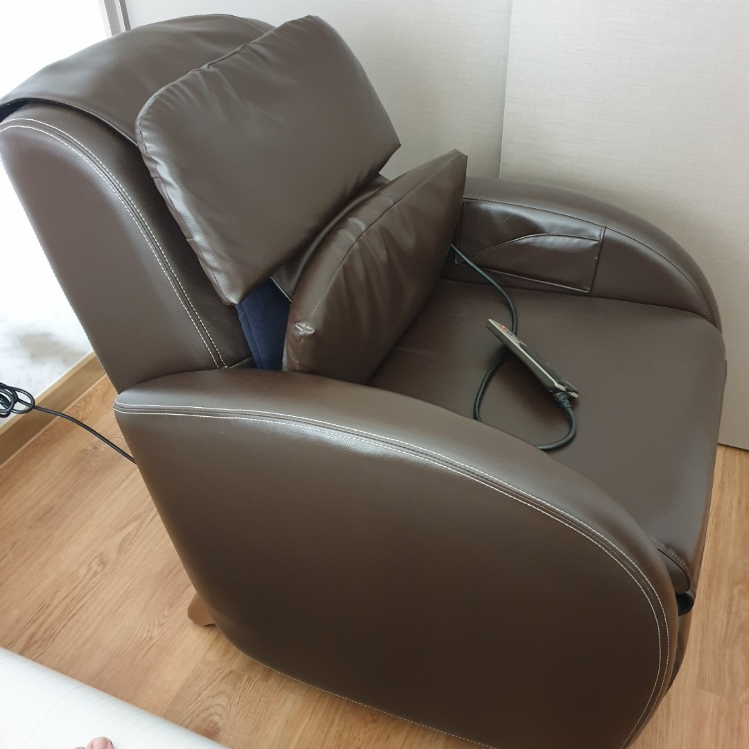 Osim uDiva Classic Massage Chair, Furniture & Home Living, Furniture ...