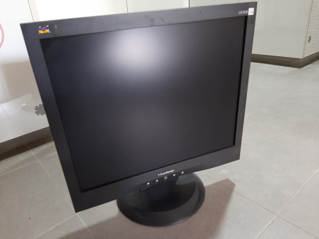 Viewsonic VA703b 17-Inch LCD Monitor, Computers & Tech, Parts ...