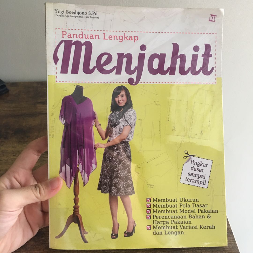 [Buku] Panduan Menjahit, Buku & Alat Tulis, Majalah & Lainnya di Carousell