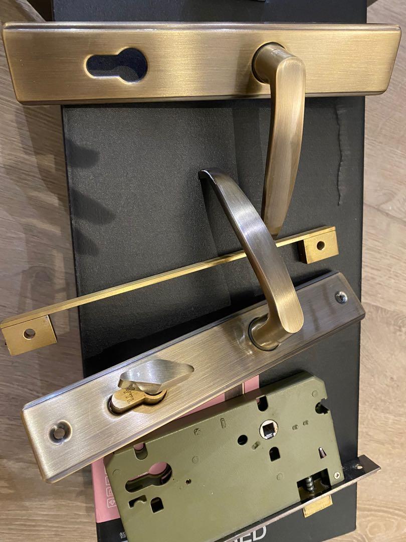 HDB lock set, Furniture & Home Living, Security & Locks, Locks, Doors ...