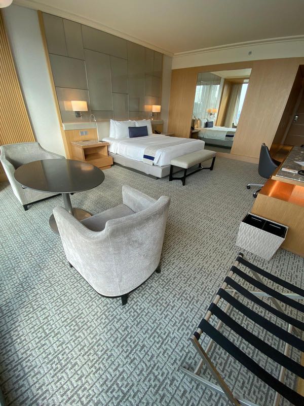 Hotel( MBS)marina bay sands RWS Equarius Michael Crockford hotel room ...