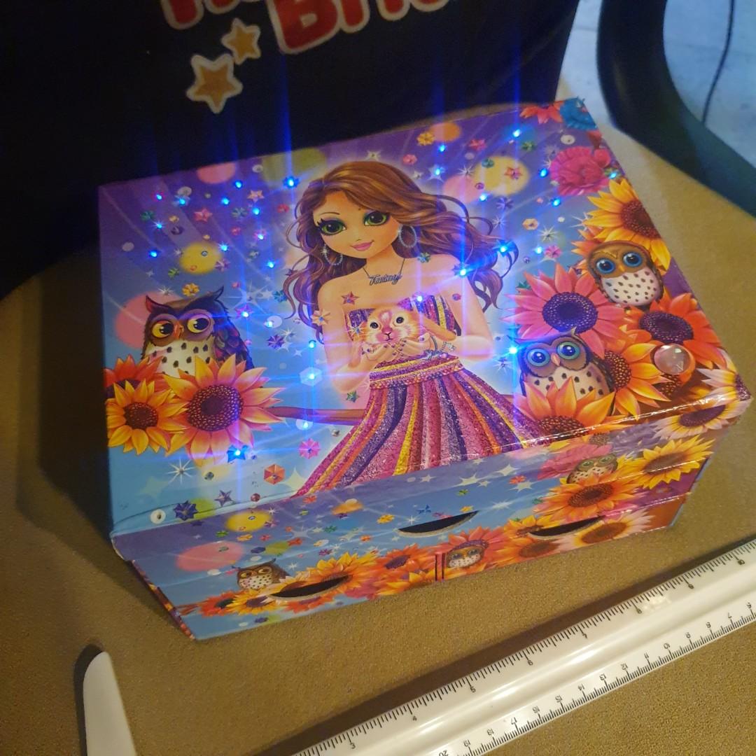Lisa Frank Light-Up Stationery Box, Hobbies & Toys, Stationary & Craft ...