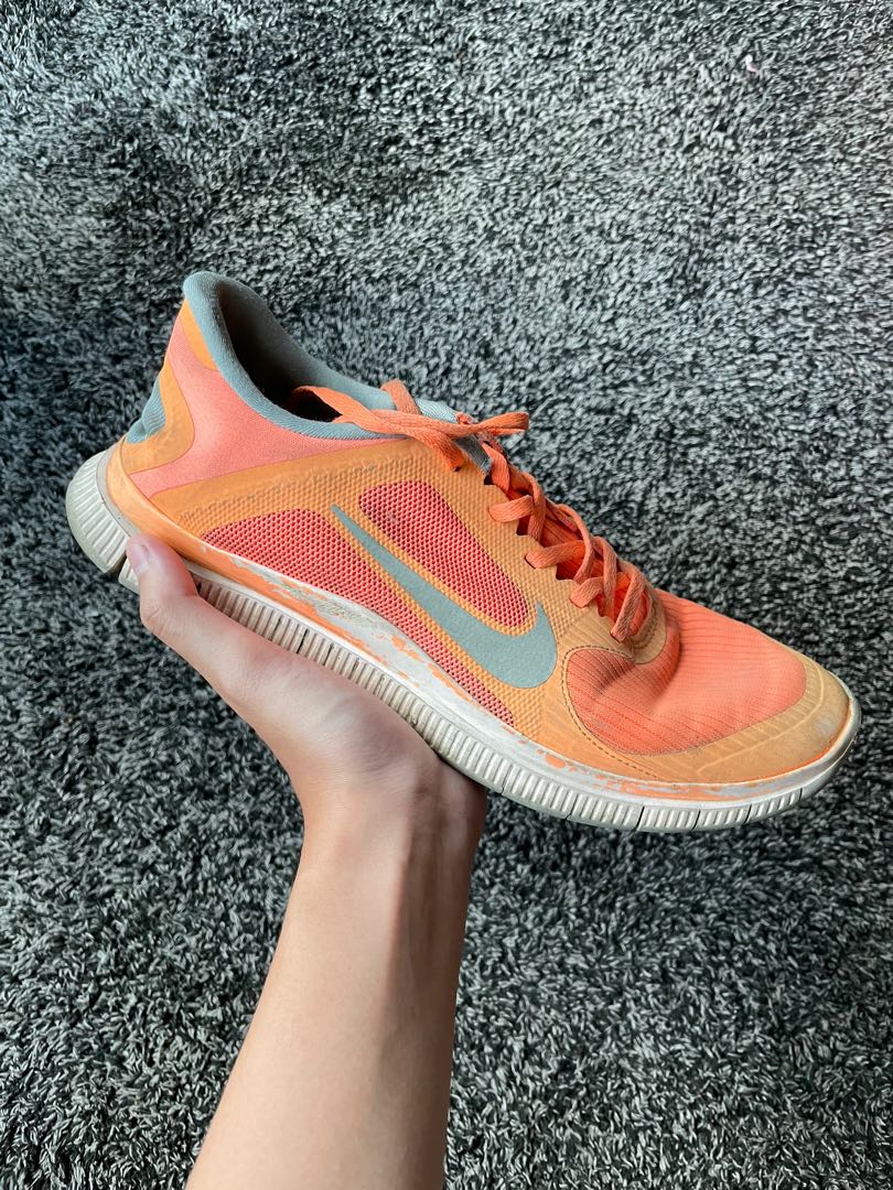 NIKE FREE 4.0 V3, Women's Fashion, Footwear, Sneakers on Carousell