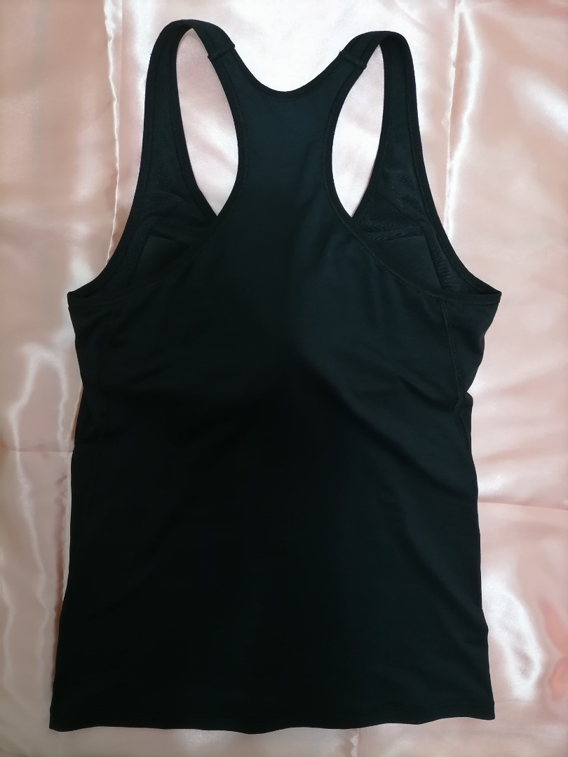 Padded Uniqlo Sports Sando, Women's Fashion, Activewear on Carousell