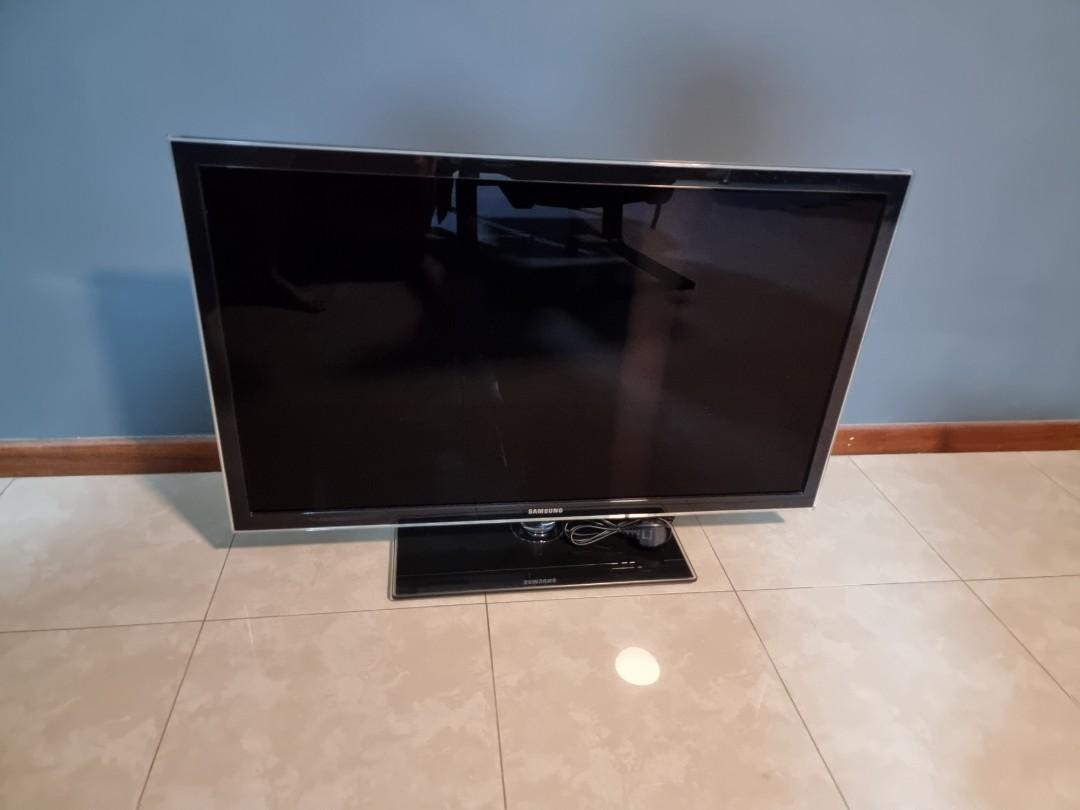 Samsung UA40D5000 40 inch led TV, TV & Home Appliances, TV & Entertainment, TV on Carousell