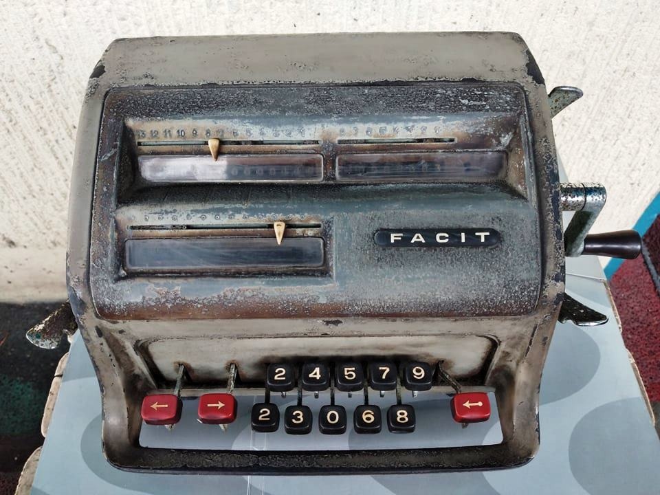 VINTAGE MANUAL CALCULATING MACHINE on Carousell