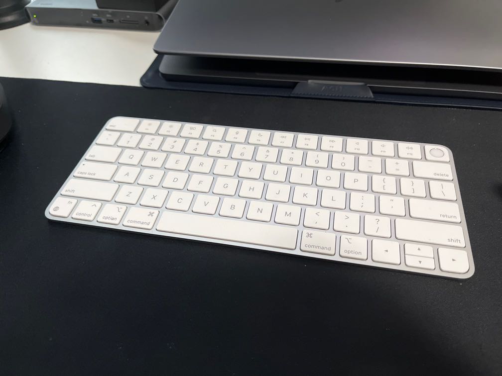 Apple magic keyboard white (Touch ID works on M1 macs only), Computers ...