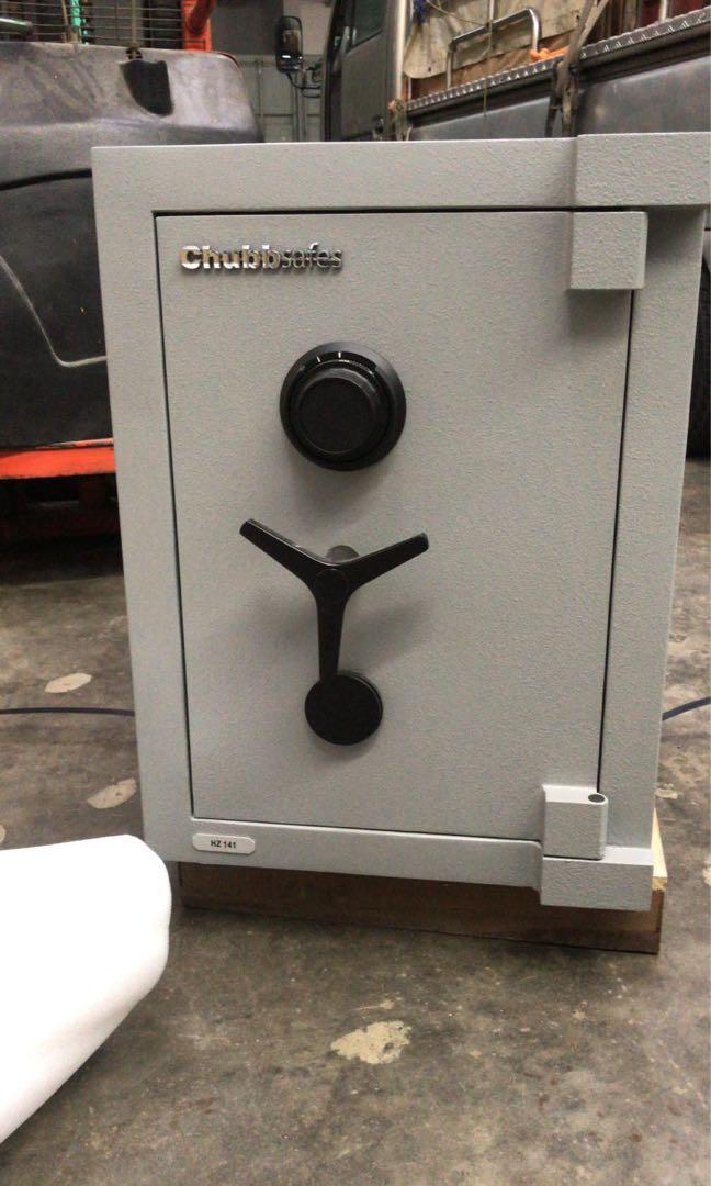 Chubb Mini Banker Safe size 3 NEW, Furniture & Home Living, Security ...